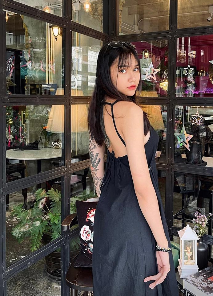 น้อง Phetploy Mr FOX นางแบบสุดฮอต แซ่บตัวแม่ ไฟหน้าใหญ่กินต้าน - เปิด ...