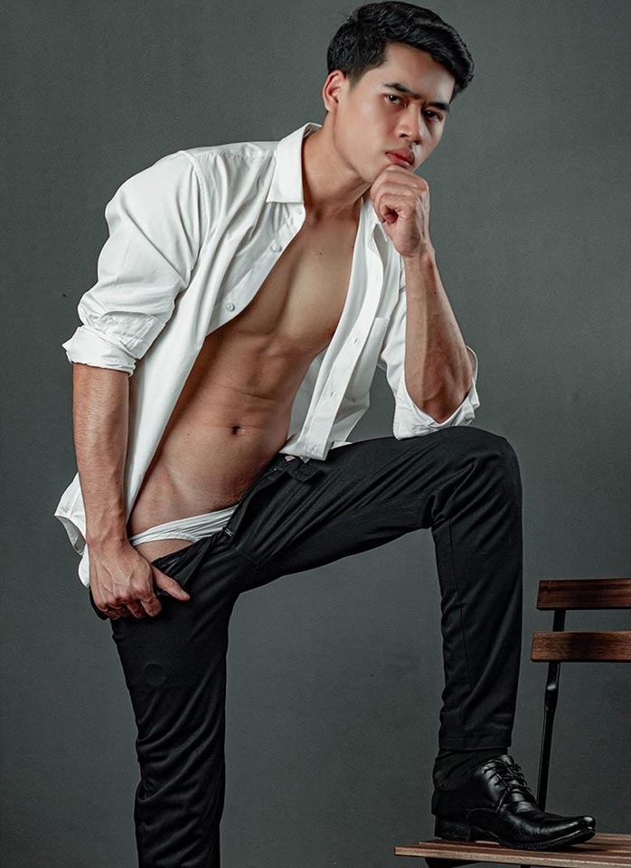 เปิดวาร์ป รอน อภิชาติ หนุ่มกล้ามโต มาดเข้ม ผิวสีแทน อวดจรวดลำใหญ่ ว่อนโซเชียล - เปิดวาร์ป ไอดอล ...