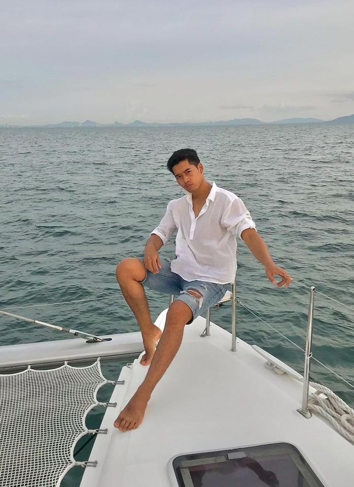 เปิดวาร์ป รอน อภิชาติ หนุ่มกล้ามโต มาดเข้ม ผิวสีแทน อวดจรวดลำใหญ่ ว่อน ...